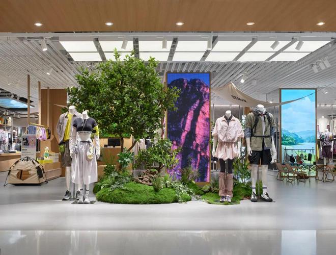 从一件羽绒服断货，到26年增设30家旗舰店：森马「新常服」玩出全新生意场-第七在线