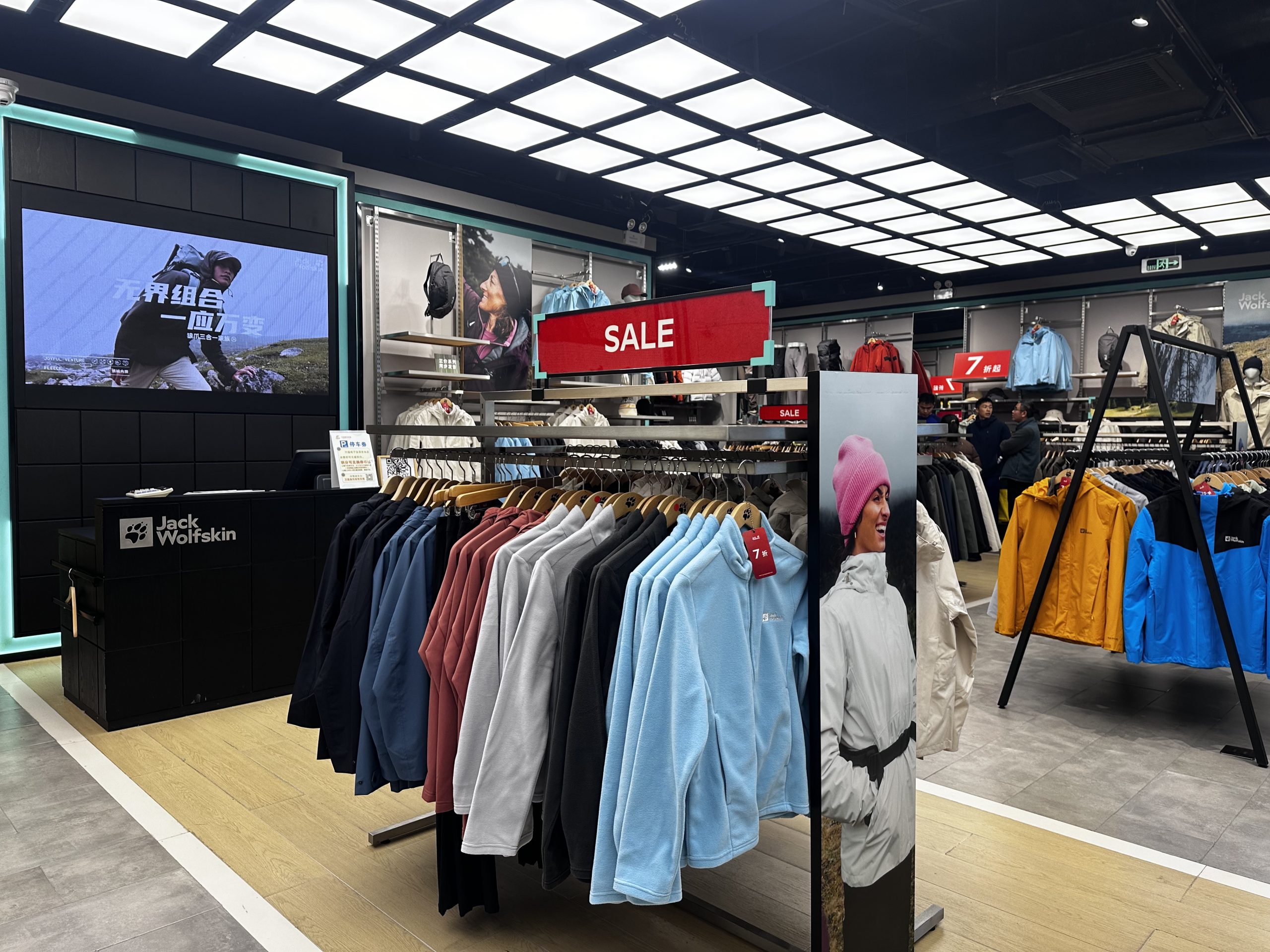 安踏收购200多天后，狼爪开进合肥万象城-第七在线